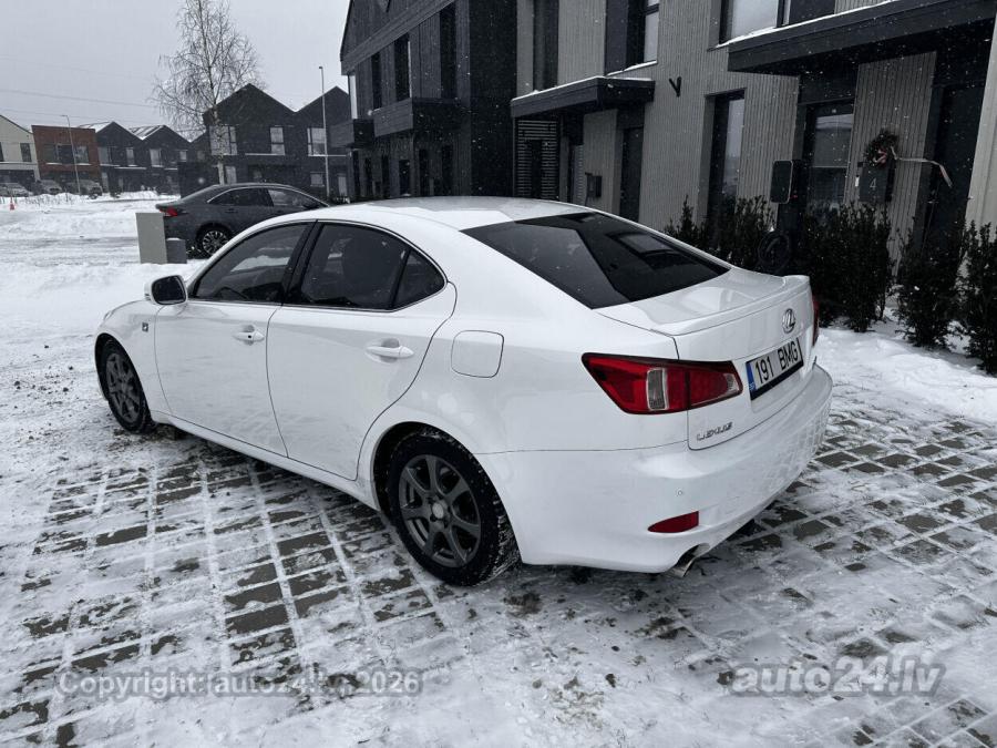 White Lexus IS 2013 in Tallinn, with an engine capacity of 2.50 L and mileage of 119 thousand km for 13900 €, photo 7 on AUTOMOTO.COM.LV
