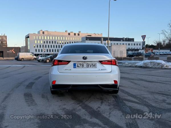 White Lexus IS 2013 in Tallinn, with an engine capacity of 2.50 L and mileage of 223 thousand km for 14699 €, photo 4 on AUTOMOTO.COM.LV