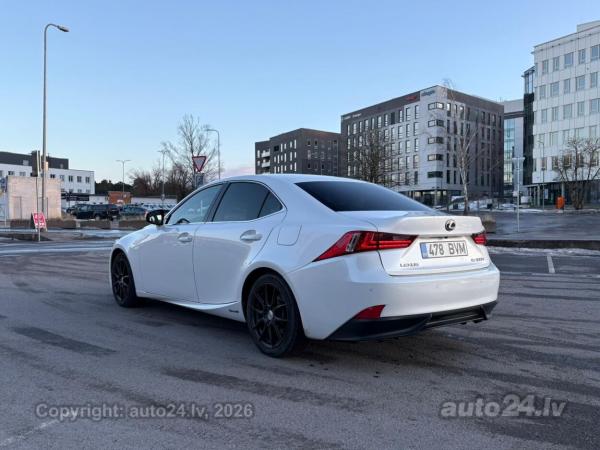 White Lexus IS 2013 in Tallinn, with an engine capacity of 2.50 L and mileage of 223 thousand km for 14699 €, photo 5 on AUTOMOTO.COM.LV