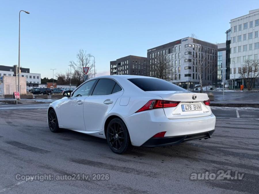White Lexus IS 2013 in Tallinn, with an engine capacity of 2.50 L and mileage of 223 thousand km for 14699 €, photo 5 on AUTOMOTO.COM.LV