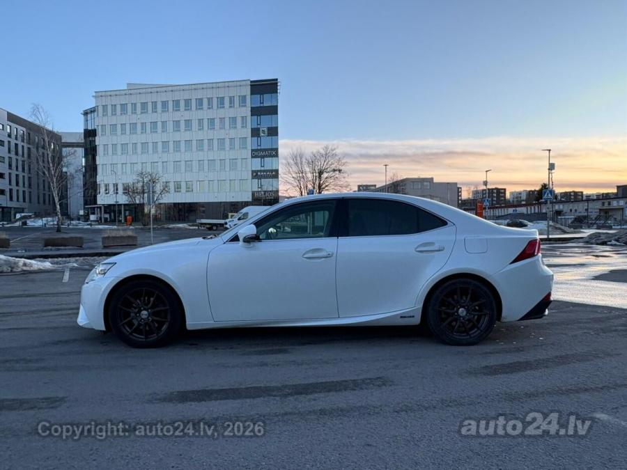 White Lexus IS 2013 in Tallinn, with an engine capacity of 2.50 L and mileage of 223 thousand km for 14699 €, photo 6 on AUTOMOTO.COM.LV