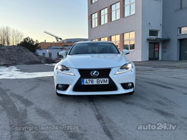 White Lexus IS 2013 in Tallinn, with an engine capacity of 2.50 L and mileage of 223 thousand km for 14699 €, photo 8 on AUTOMOTO.COM.LV