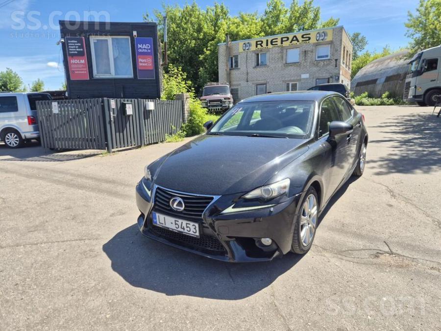 White Lexus IS 2013 in Riga, with an engine capacity of 2.50 L and mileage of 191 thousand km for 13990 €, photo 1 on AUTOMOTO.COM.LV
