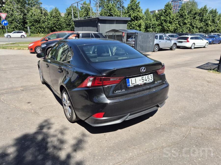 White Lexus IS 2013 in Riga, with an engine capacity of 2.50 L and mileage of 191 thousand km for 13990 €, photo 9 on AUTOMOTO.COM.LV