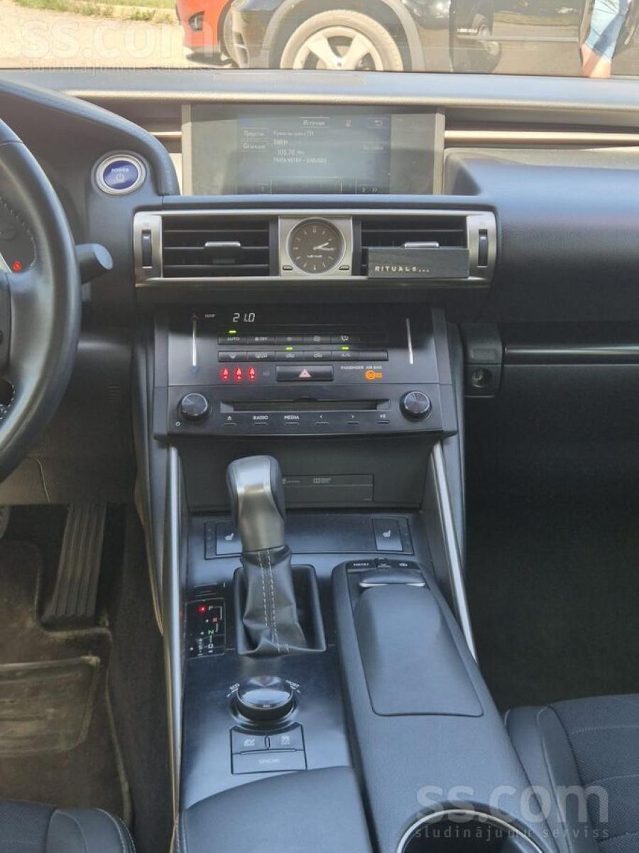 White Lexus IS 2013 in Riga, with an engine capacity of 2.50 L and mileage of 191 thousand km for 13990 €, photo 12 on AUTOMOTO.COM.LV