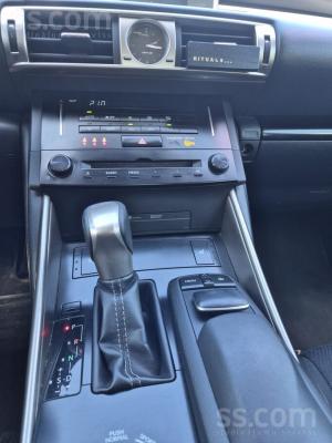 White Lexus IS 2013 in Riga, with an engine capacity of 2.50 L and mileage of 191 thousand km for 13990 €, photo 14 on AUTOMOTO.COM.LV