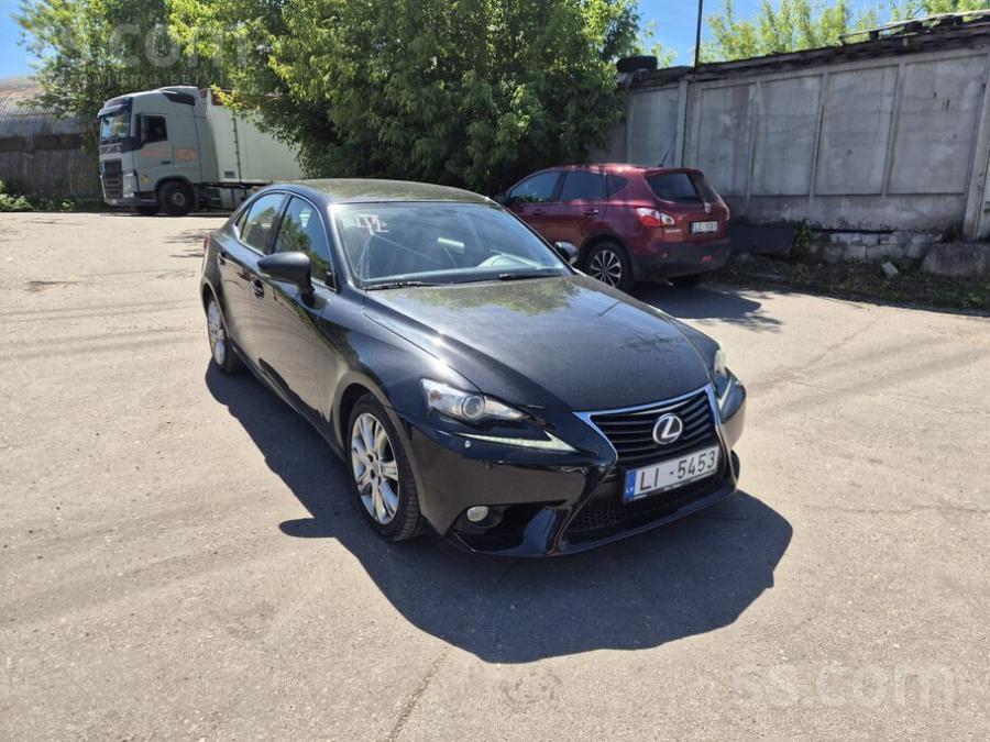 White Lexus IS 2013 in Riga, with an engine capacity of 2.50 L and mileage of 191 thousand km for 13990 €, photo 3 on AUTOMOTO.COM.LV