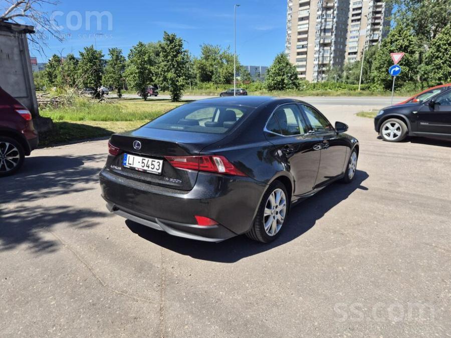 White Lexus IS 2013 in Riga, with an engine capacity of 2.50 L and mileage of 191 thousand km for 13990 €, photo 7 on AUTOMOTO.COM.LV