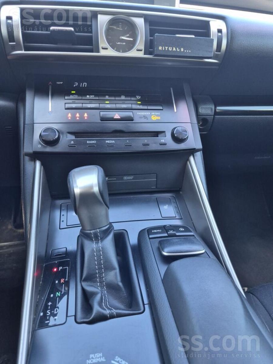 White Lexus IS 2013 in Riga, with an engine capacity of 2.50 L and mileage of 191 thousand km for 13990 €, photo 14 on AUTOMOTO.COM.LV