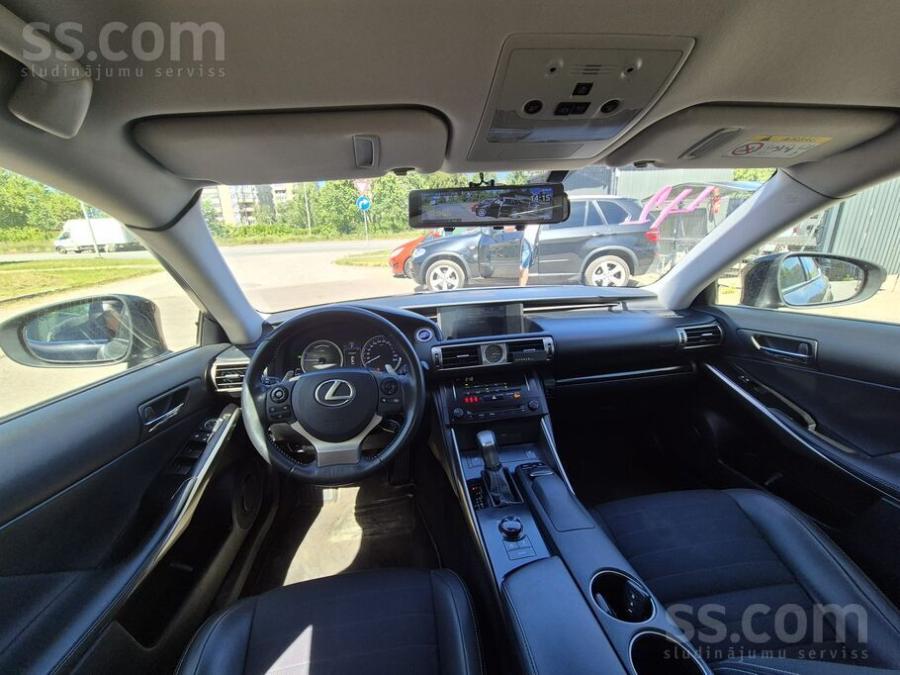 White Lexus IS 2013 in Riga, with an engine capacity of 2.50 L and mileage of 191 thousand km for 13990 €, photo 20 on AUTOMOTO.COM.LV
