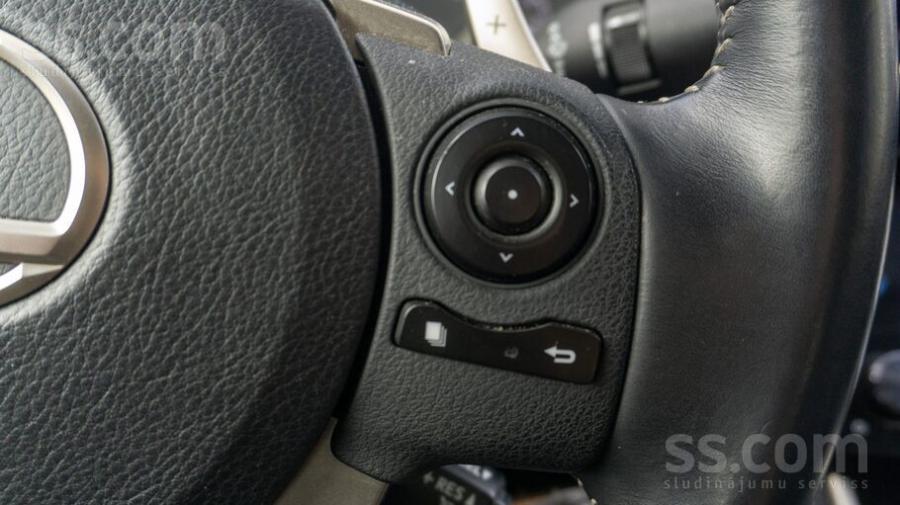 Balts Lexus IS 2013 Rīga, ar dzinēja tilpumu 2.50 L un nobraukumu 191 tūkst. km par 13990 €, foto 24 vietnē AUTOMOTO.COM.LV