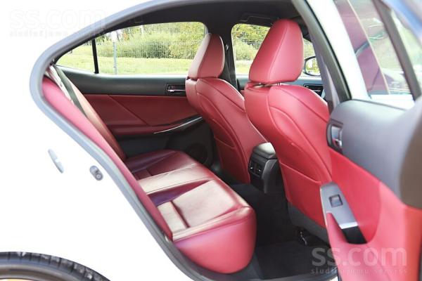 White Lexus IS 2013 in Kuldiga, with an engine capacity of 2.50 L and mileage of 292 thousand km for 12500 €, photo 8 on AUTOMOTO.COM.LV