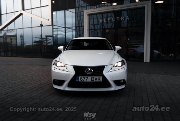 White Lexus IS 2014 in Tallinn, with an engine capacity of 2.50 L and mileage of 280 thousand km for 14500 €, photo 2 on AUTOMOTO.COM.LV