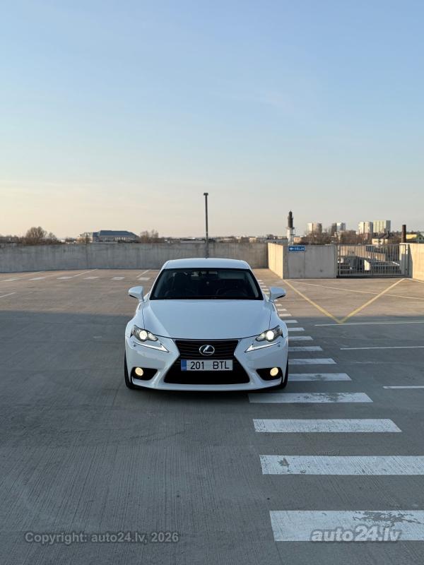 Balts Lexus IS 2014 Tallina, ar dzinēja tilpumu 2.50 L un nobraukumu 248 tūkst. km par 14300 €, foto 1 vietnē AUTOMOTO.COM.LV