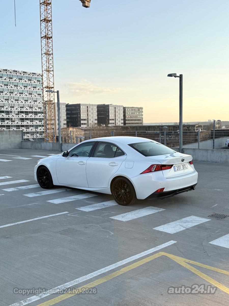 White Lexus IS 2014 in Tallinn, with an engine capacity of 2.50 L and mileage of 248 thousand km for 14300 €, photo 4 on AUTOMOTO.COM.LV