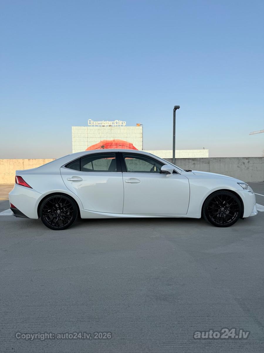 White Lexus IS 2014 in Tallinn, with an engine capacity of 2.50 L and mileage of 248 thousand km for 14300 €, photo 9 on AUTOMOTO.COM.LV