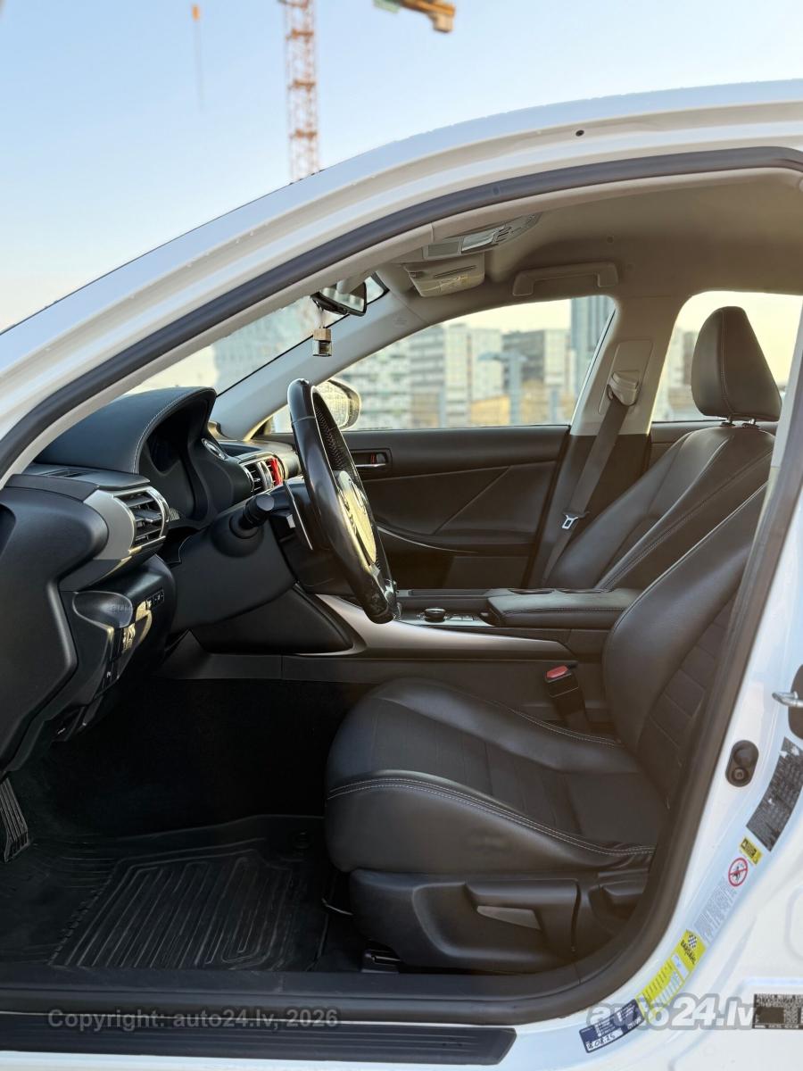 White Lexus IS 2014 in Tallinn, with an engine capacity of 2.50 L and mileage of 248 thousand km for 14300 €, photo 12 on AUTOMOTO.COM.LV