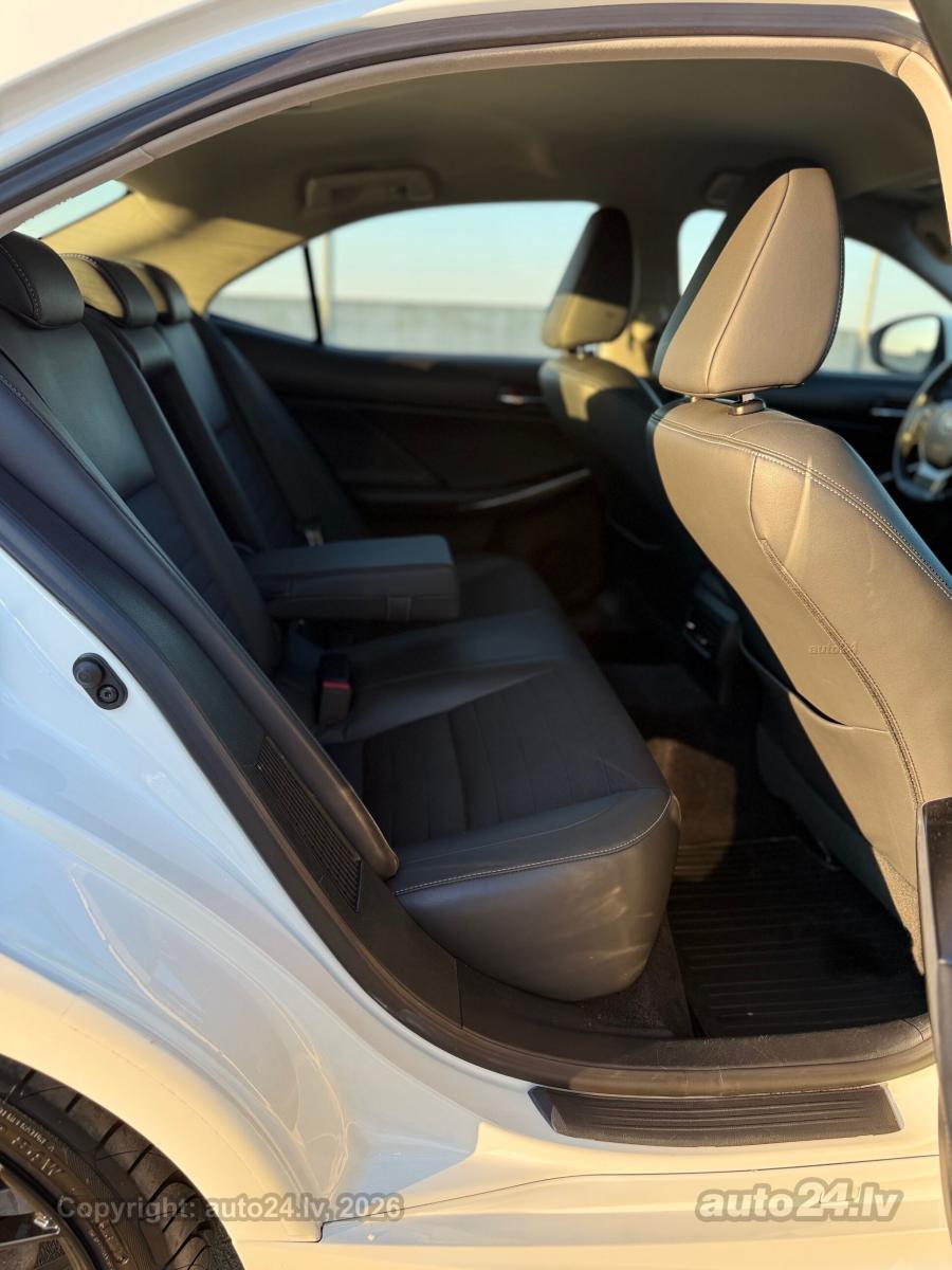 White Lexus IS 2014 in Tallinn, with an engine capacity of 2.50 L and mileage of 248 thousand km for 14300 €, photo 17 on AUTOMOTO.COM.LV