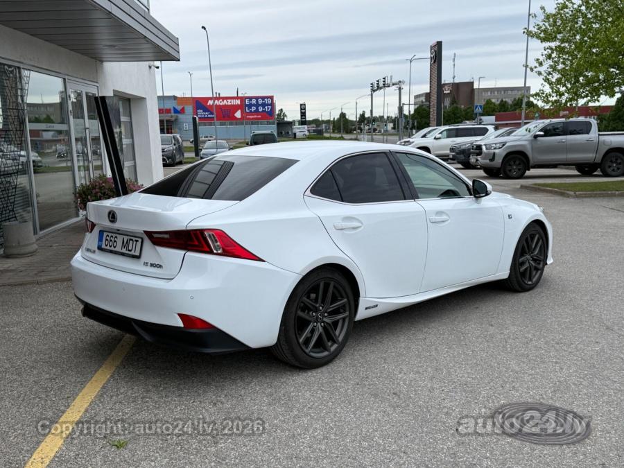 White Lexus IS 2014 in Tartu, with an engine capacity of 2.50 L and mileage of 137 thousand km for 17900 €, photo 5 on AUTOMOTO.COM.LV