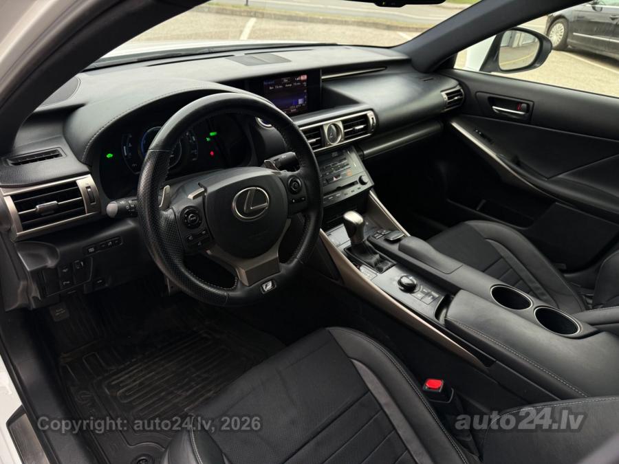 White Lexus IS 2014 in Tartu, with an engine capacity of 2.50 L and mileage of 137 thousand km for 17900 €, photo 7 on AUTOMOTO.COM.LV
