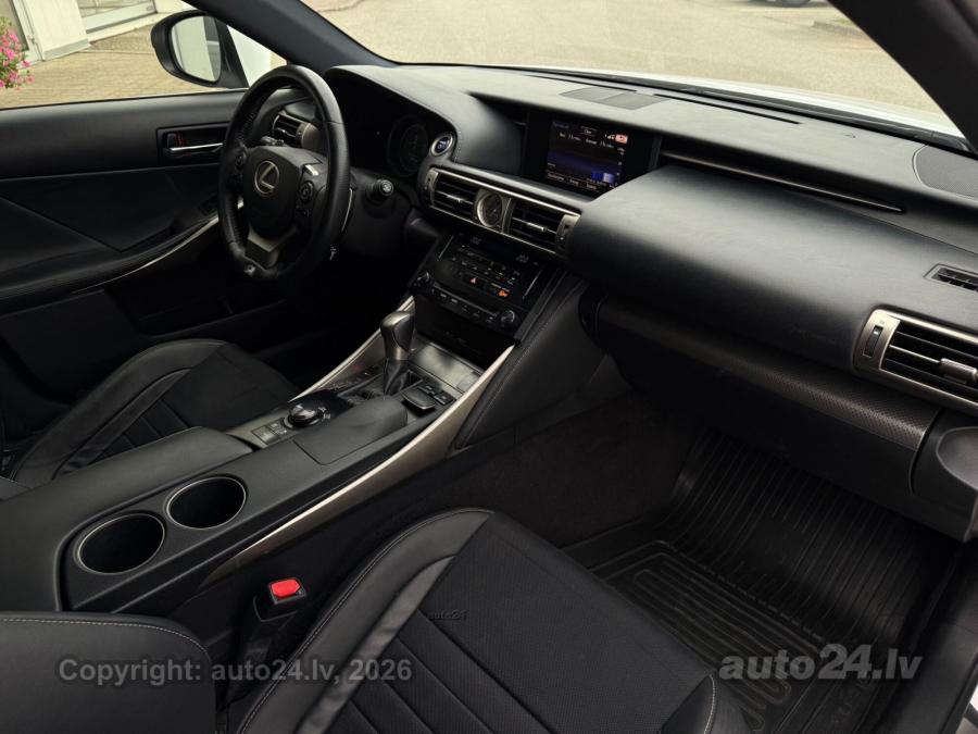 White Lexus IS 2014 in Tartu, with an engine capacity of 2.50 L and mileage of 137 thousand km for 17900 €, photo 11 on AUTOMOTO.COM.LV