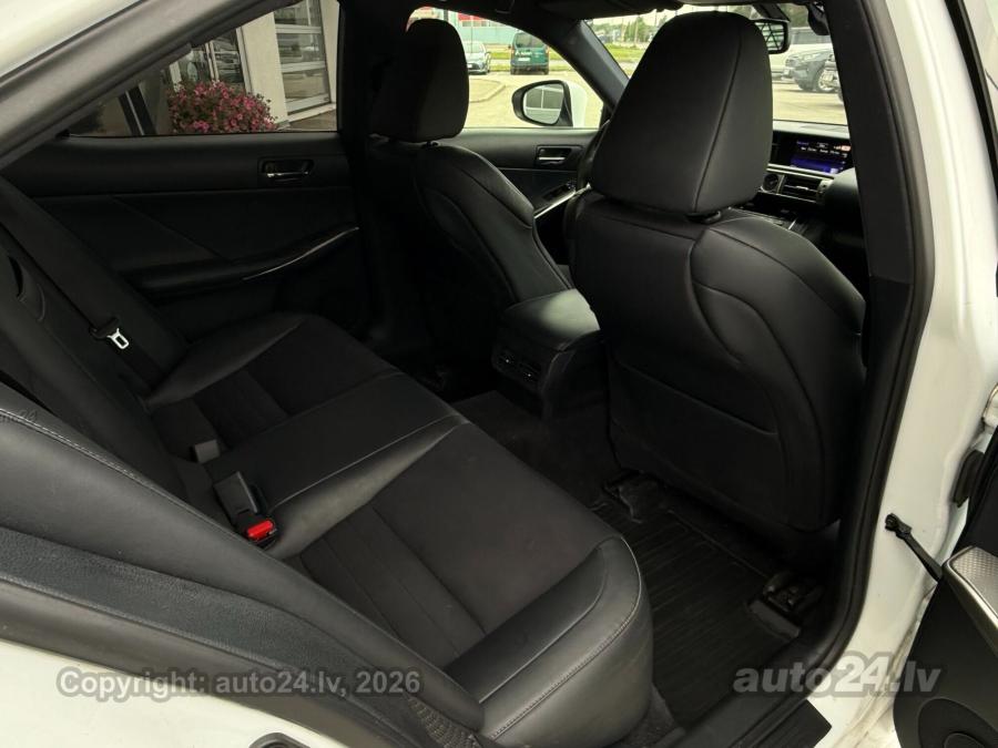 White Lexus IS 2014 in Tartu, with an engine capacity of 2.50 L and mileage of 137 thousand km for 17900 €, photo 12 on AUTOMOTO.COM.LV