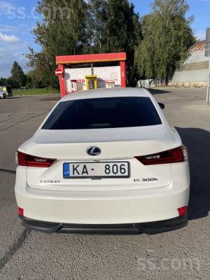 White Lexus IS 2014 in Riga, with an engine capacity of 2.50 L and mileage of 249 thousand km for 13500 €, photo 4 on AUTOMOTO.COM.LV