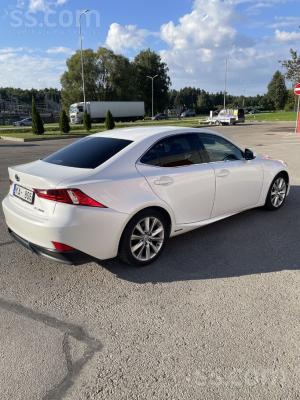 White Lexus IS 2014 in Riga, with an engine capacity of 2.50 L and mileage of 249 thousand km for 13500 €, photo 5 on AUTOMOTO.COM.LV