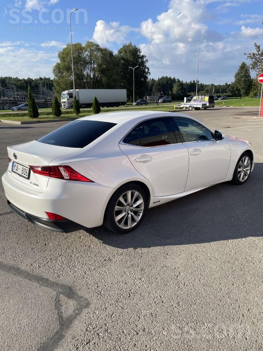 White Lexus IS 2014 in Riga, with an engine capacity of 2.50 L and mileage of 249 thousand km for 13500 €, photo 5 on AUTOMOTO.COM.LV