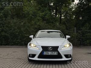 White Lexus IS 2014 in Riga, with an engine capacity of 2.50 L and mileage of 60 thousand km for 15800 €, photo 3 on AUTOMOTO.COM.LV