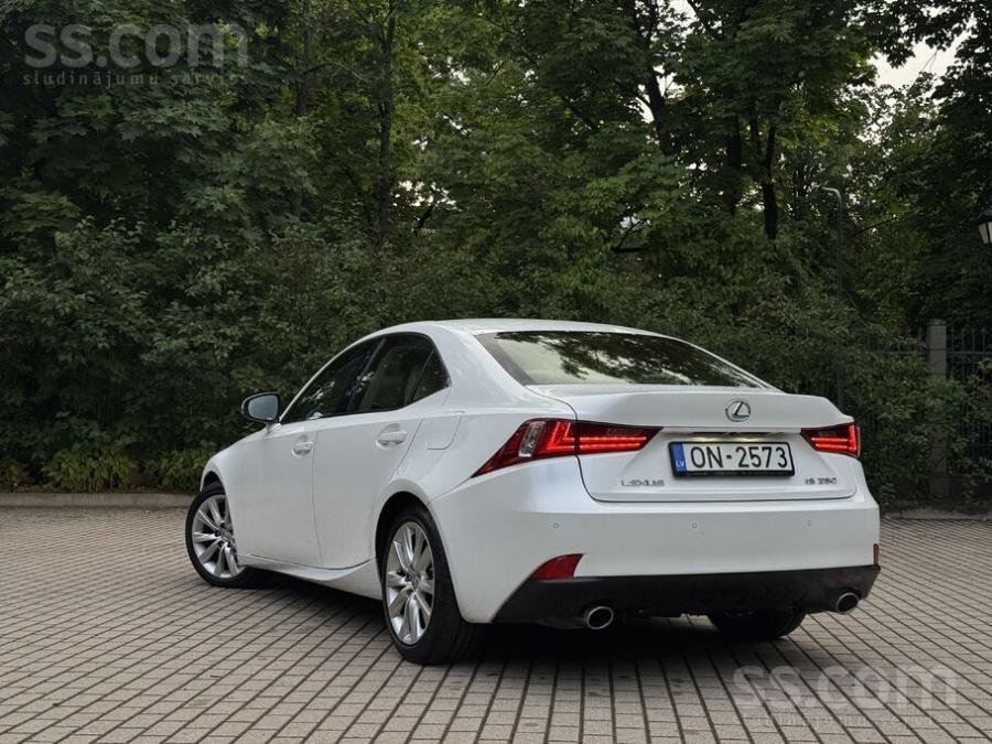 White Lexus IS 2014 in Riga, with an engine capacity of 2.50 L and mileage of 60 thousand km for 15800 €, photo 5 on AUTOMOTO.COM.LV