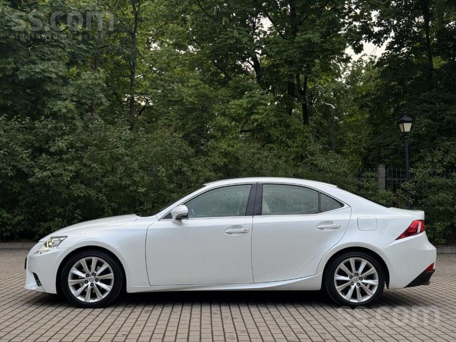 White Lexus IS 2014 in Riga, with an engine capacity of 2.50 L and mileage of 60 thousand km for 15800 €, photo 7 on AUTOMOTO.COM.LV