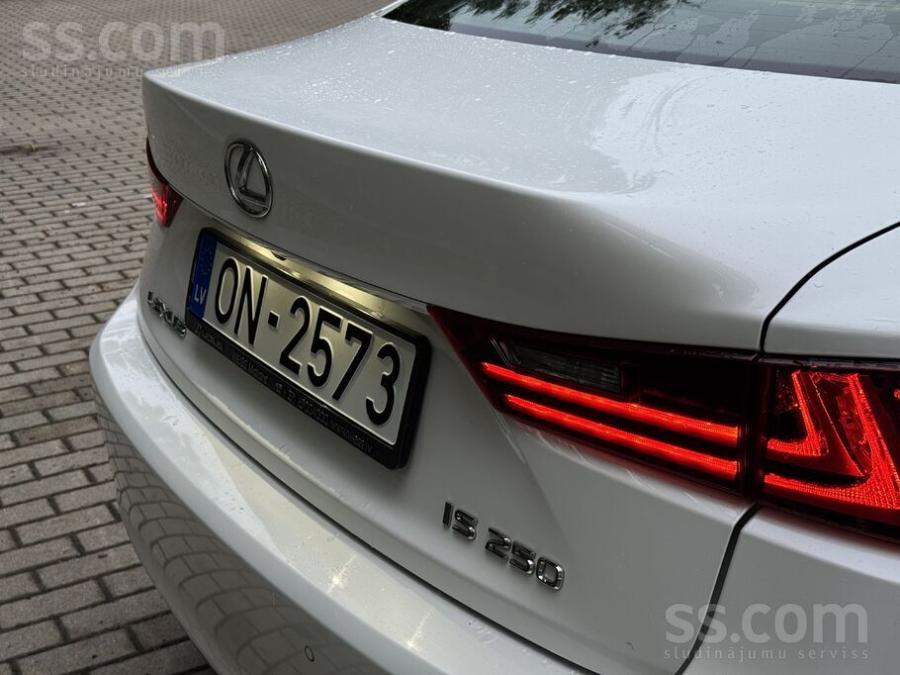 White Lexus IS 2014 in Riga, with an engine capacity of 2.50 L and mileage of 60 thousand km for 15800 €, photo 10 on AUTOMOTO.COM.LV