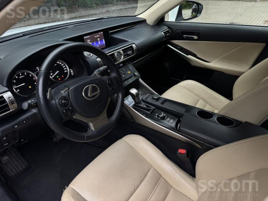 White Lexus IS 2014 in Riga, with an engine capacity of 2.50 L and mileage of 60 thousand km for 15800 €, photo 12 on AUTOMOTO.COM.LV