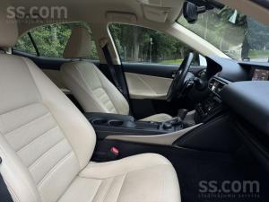 White Lexus IS 2014 in Riga, with an engine capacity of 2.50 L and mileage of 60 thousand km for 15800 €, photo 13 on AUTOMOTO.COM.LV
