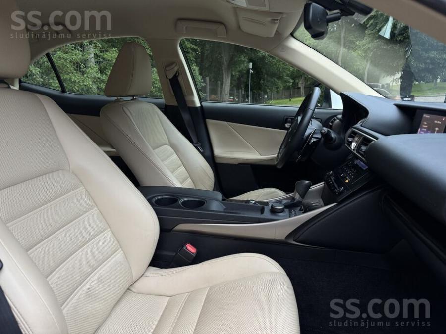 White Lexus IS 2014 in Riga, with an engine capacity of 2.50 L and mileage of 60 thousand km for 15800 €, photo 13 on AUTOMOTO.COM.LV
