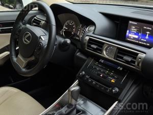 White Lexus IS 2014 in Riga, with an engine capacity of 2.50 L and mileage of 60 thousand km for 15800 €, photo 19 on AUTOMOTO.COM.LV