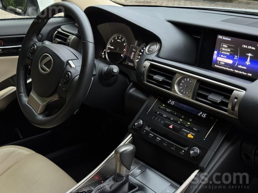 White Lexus IS 2014 in Riga, with an engine capacity of 2.50 L and mileage of 60 thousand km for 15800 €, photo 19 on AUTOMOTO.COM.LV