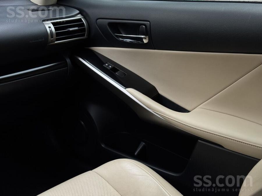 White Lexus IS 2014 in Riga, with an engine capacity of 2.50 L and mileage of 60 thousand km for 15800 €, photo 20 on AUTOMOTO.COM.LV