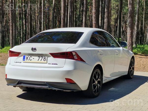Белый Лексус ИС 2015 в Рига, объемом двигателя 3.00 л и пробегом 126 тыс. км за 15500 €, фото 4 на AUTOMOTO.COM.LV