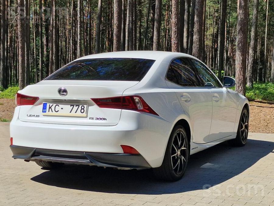 Balts Lexus IS 2015 Rīga, ar dzinēja tilpumu 3.00 L un nobraukumu 126 tūkst. km par 15500 €, foto 5 vietnē AUTOMOTO.COM.LV