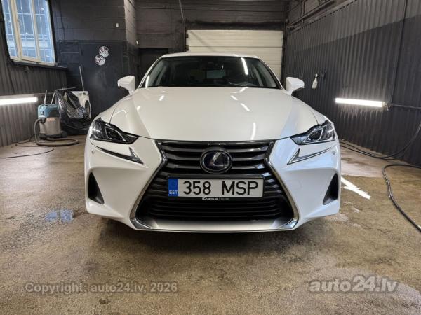 White Lexus IS 2018 in Tallinn, with an engine capacity of 2.50 L and mileage of 73 thousand km for 24900 €, photo 4 on AUTOMOTO.COM.LV