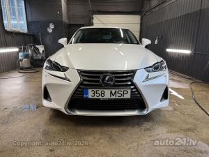 White Lexus IS 2018 in Tallinn, with an engine capacity of 2.50 L and mileage of 73 thousand km for 24900 €, photo 5 on AUTOMOTO.COM.LV