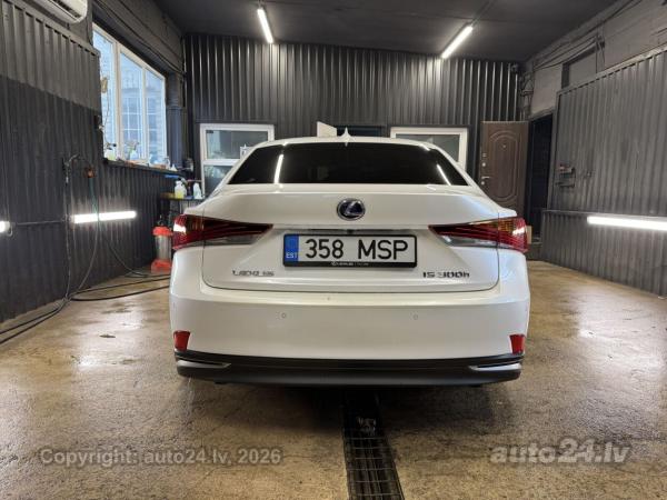White Lexus IS 2018 in Tallinn, with an engine capacity of 2.50 L and mileage of 73 thousand km for 24900 €, photo 5 on AUTOMOTO.COM.LV