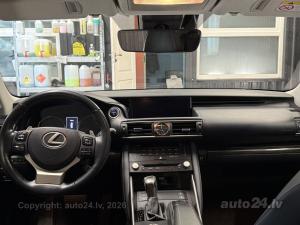 White Lexus IS 2018 in Tallinn, with an engine capacity of 2.50 L and mileage of 73 thousand km for 24900 €, photo 9 on AUTOMOTO.COM.LV
