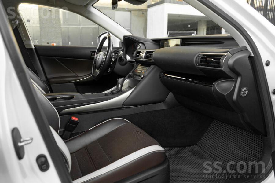 Balts Lexus IS 2020 Rīga, ar dzinēja tilpumu 2.50 L un nobraukumu 70 tūkst. km par 25555 €, foto 24 vietnē AUTOMOTO.COM.LV