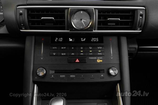 Белый Лексус ИС 2020 в Рига, объемом двигателя 2.50 л и пробегом 70 тыс. км за 25555 €, фото 8 на AUTOMOTO.COM.LV