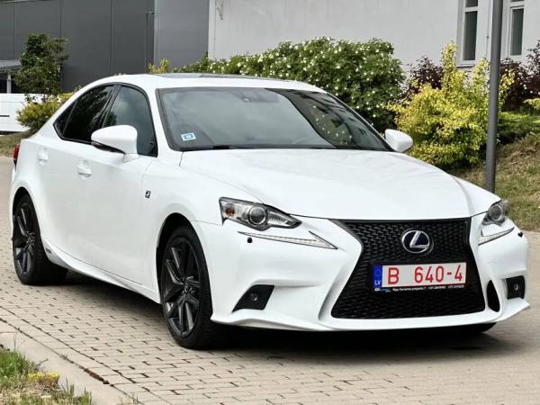 White Lexus IS 2013 in Riga, with an engine capacity of 3.00 L and mileage of 223 thousand km for 15490 €, photo 3 on AUTOMOTO.COM.LV