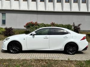 White Lexus IS 2013 in Riga, with an engine capacity of 3.00 L and mileage of 223 thousand km for 15490 €, photo 5 on AUTOMOTO.COM.LV