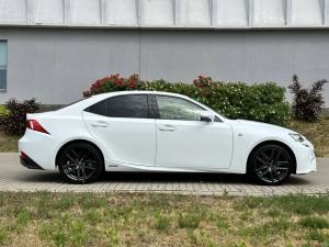 White Lexus IS 2013 in Riga, with an engine capacity of 3.00 L and mileage of 223 thousand km for 15490 €, photo 7 on AUTOMOTO.COM.LV